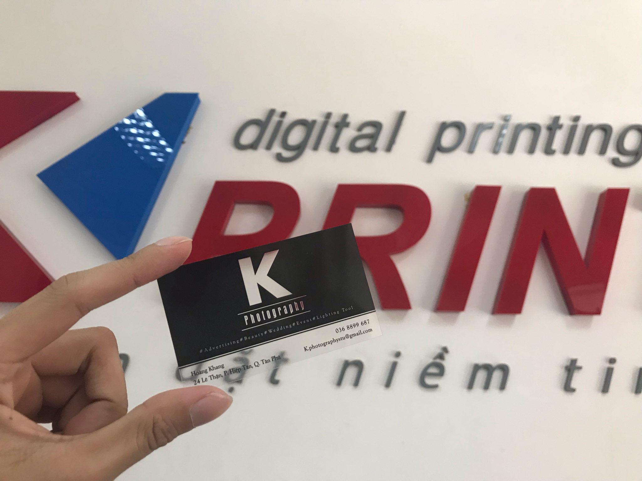 In name card trong suốt – Sử dụng giấy nhựa trong suốt trog in ấn